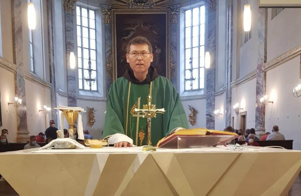 Fra Ivica Pečnik napušta Hrvatsku katoličku misiju Beč. Poznato je i ...