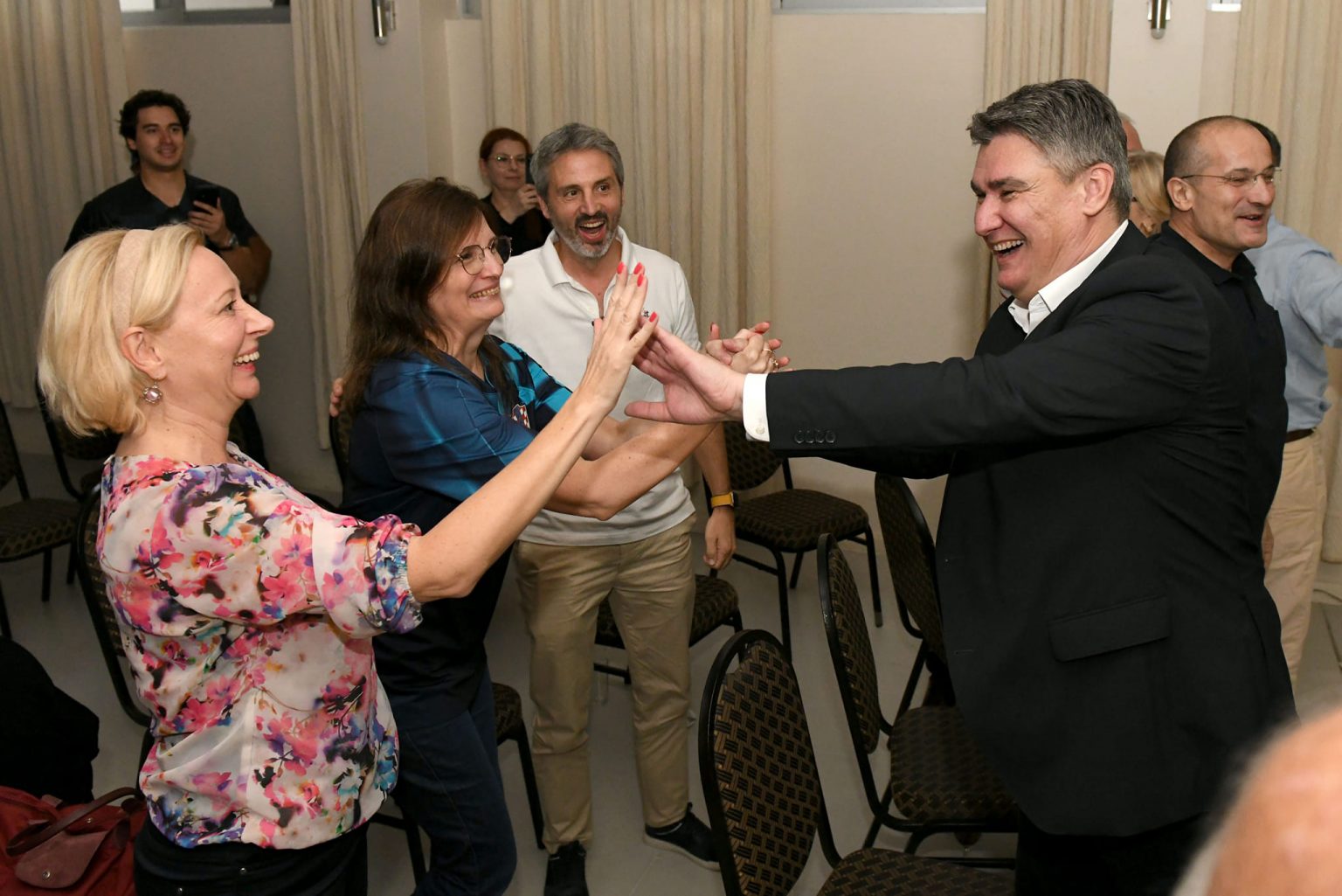 Pogledajte kako je predsjednik Milanović s Hrvatima u Čileu slavio ...